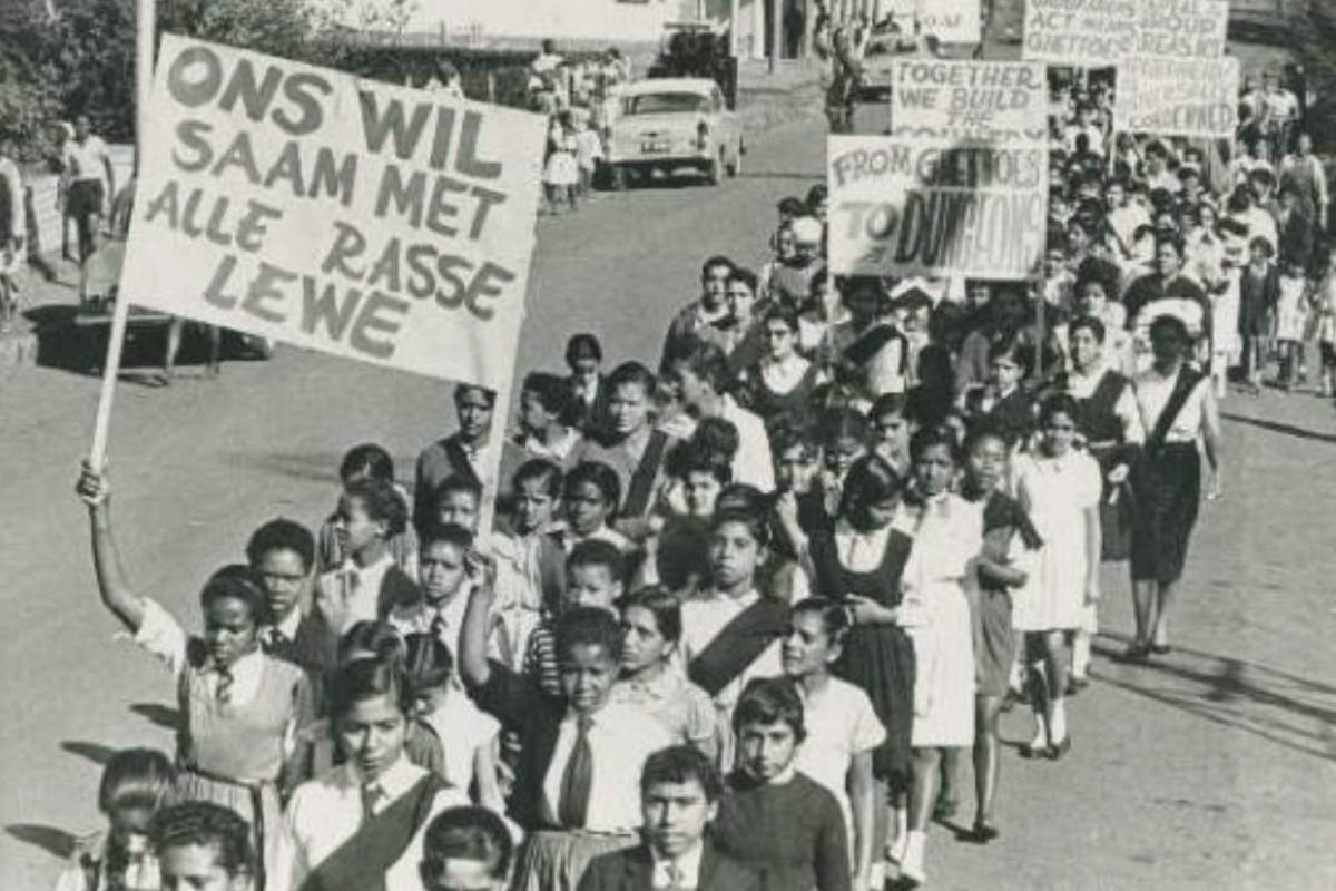 Assimilation du "pass sanitaire" à l'apartheid : un rappel historique ...